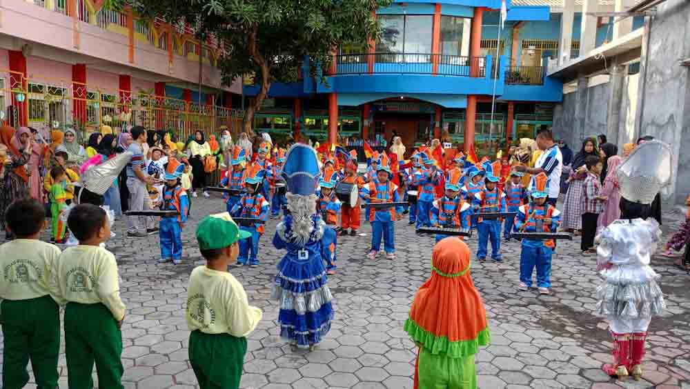 Drum Band Gita Bunga Surya Semarakkan Milad TK ABA Bungah Ke 54 - Girimu