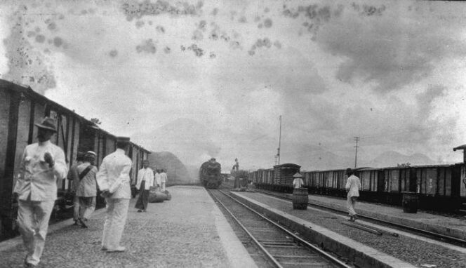 Stasiun Cibatu, Wisata Garut, dan Charlie Chaplin - Girimu